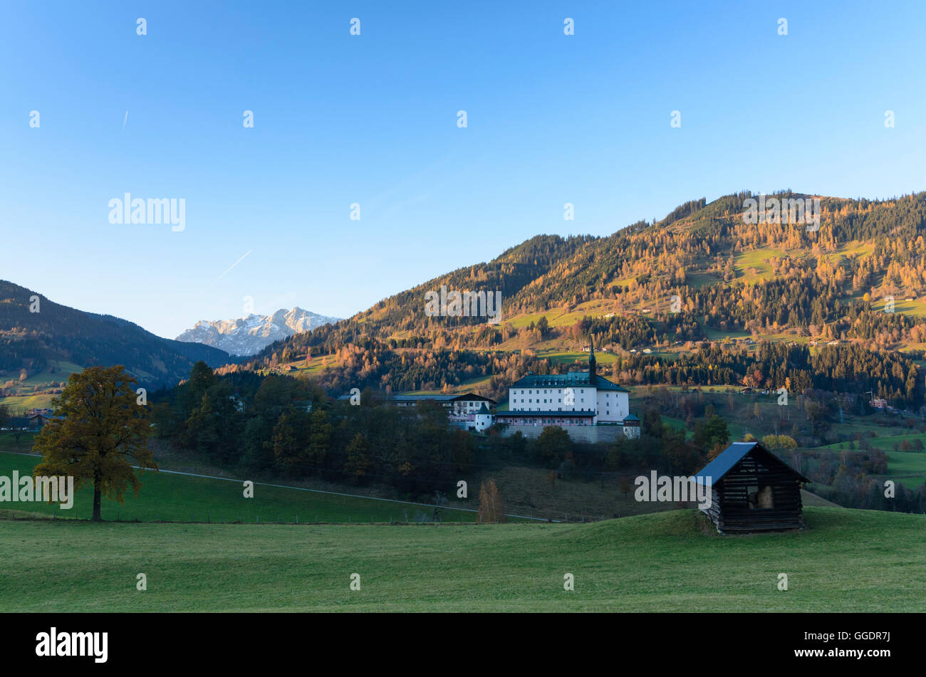 Schwarzach im Pongau: Schernberg Castle, view to St. Veit im Pongau ...