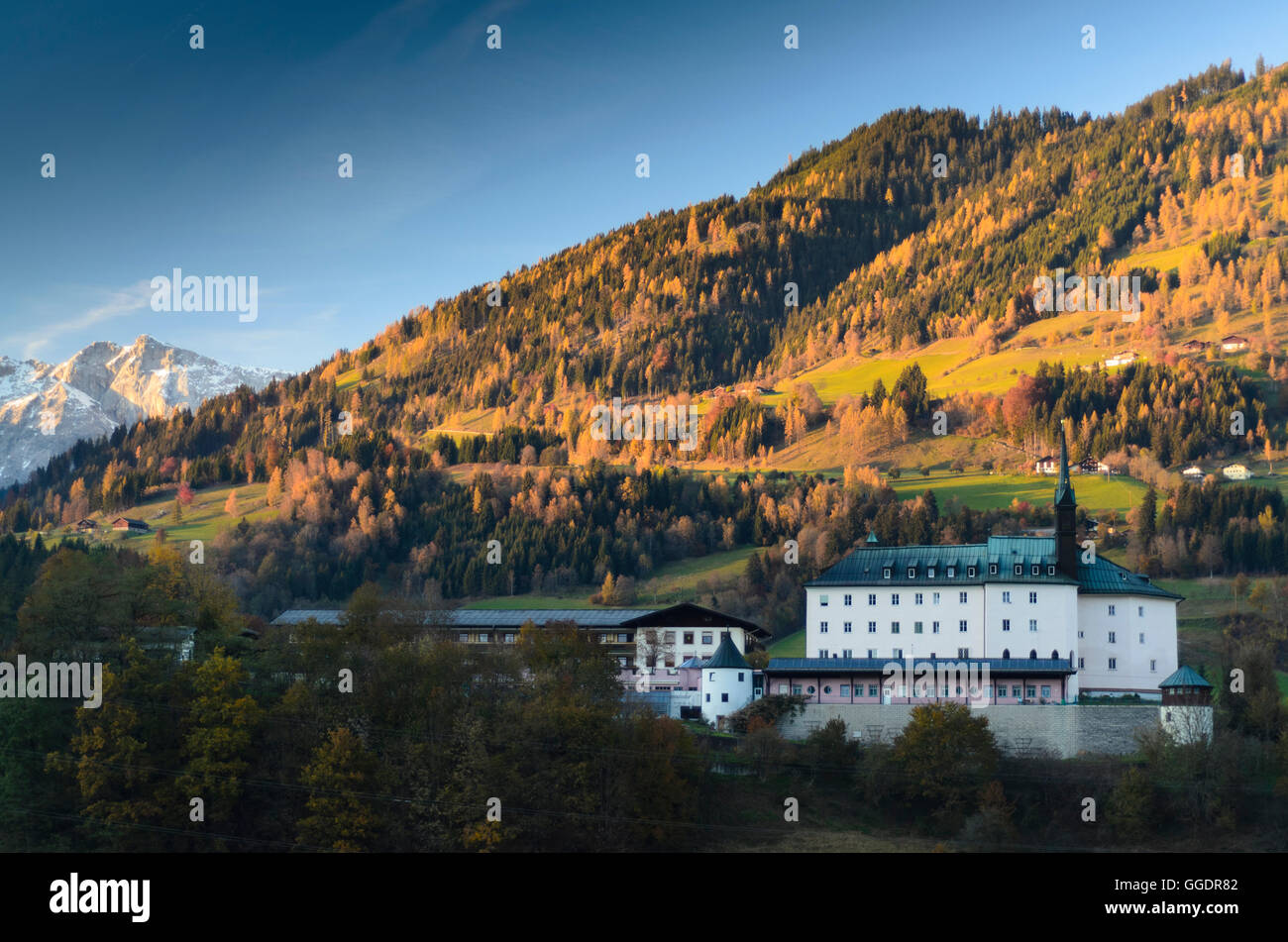 Schwarzach im Pongau: schernberg Castle, view to Hochkönig, Austria ...