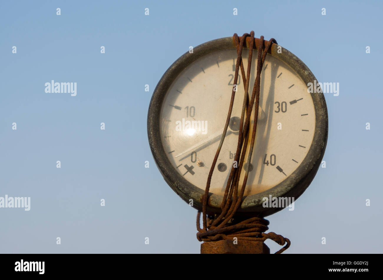 old pressure meter close up Stock Photo - Alamy