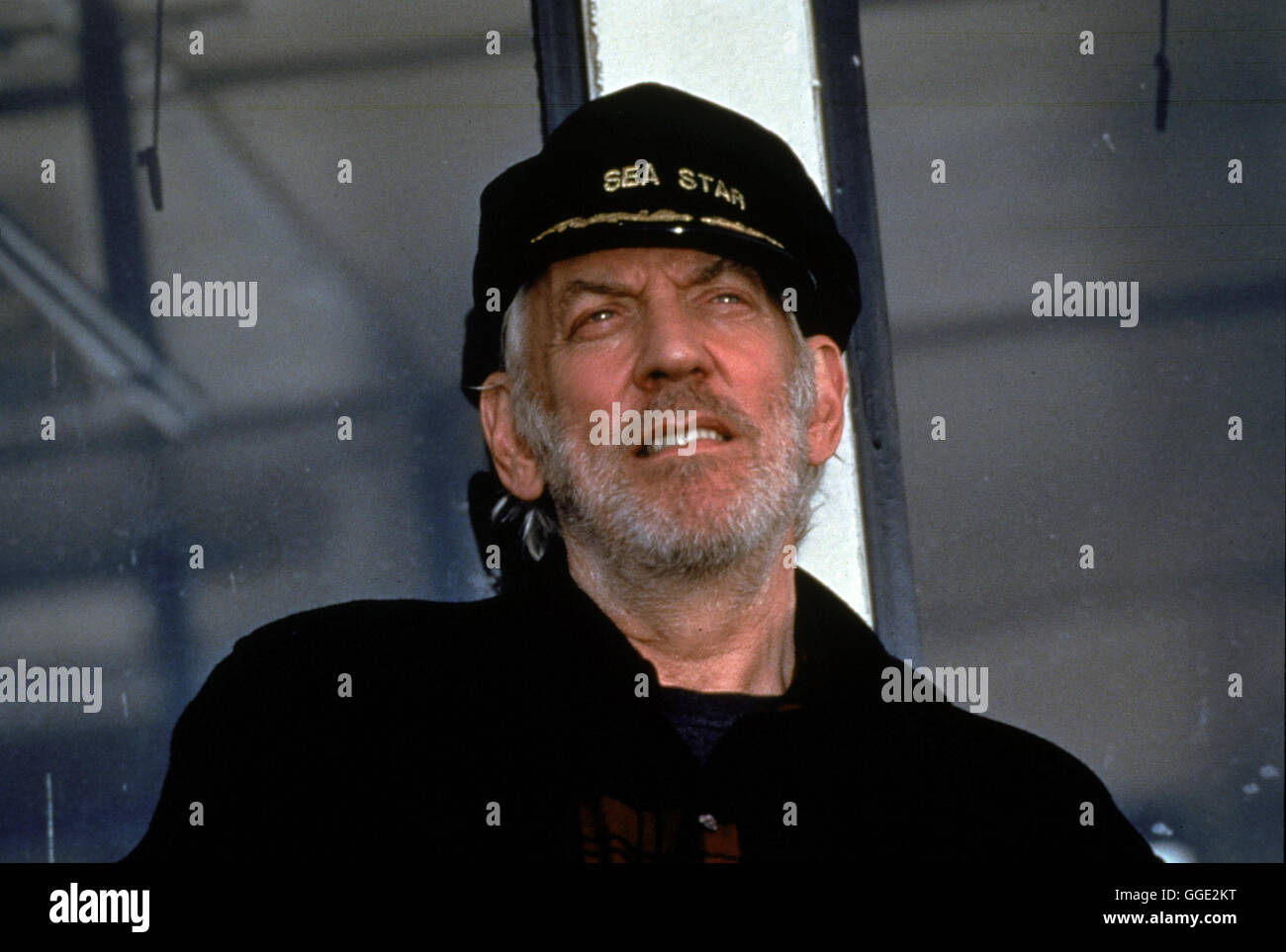 VIRUS / Virus USA 1999 / John Bruno Szene mit DONALD SUTHERLAND ...