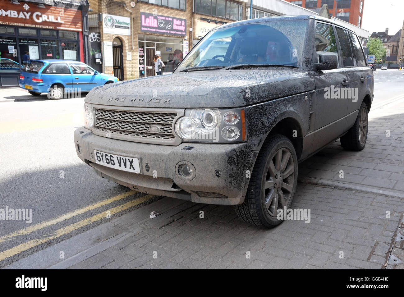 Dirty range rover hi-res stock photography and images - Alamy