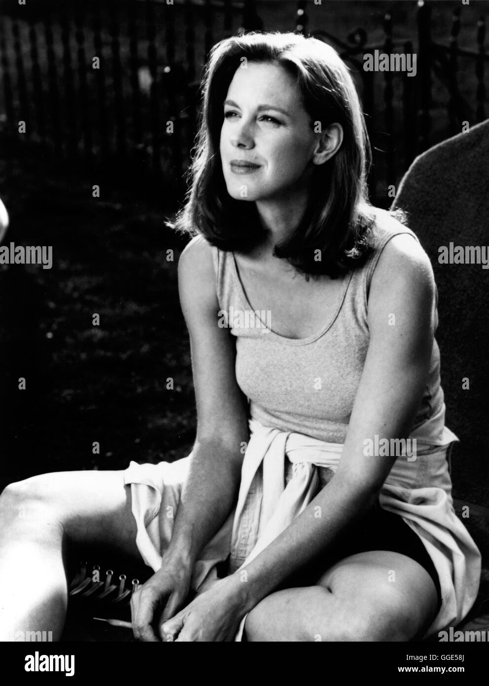 Moonlight valentino 1995 elizabeth perkins hi-res stock photography and ...