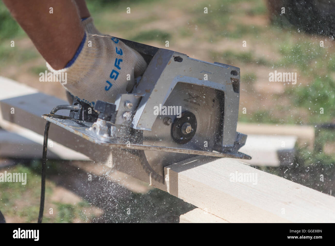 Circular saw cut wooden beam Stock Photo - Alamy Circular saw cut wooden beam Stock Photo - Alamy