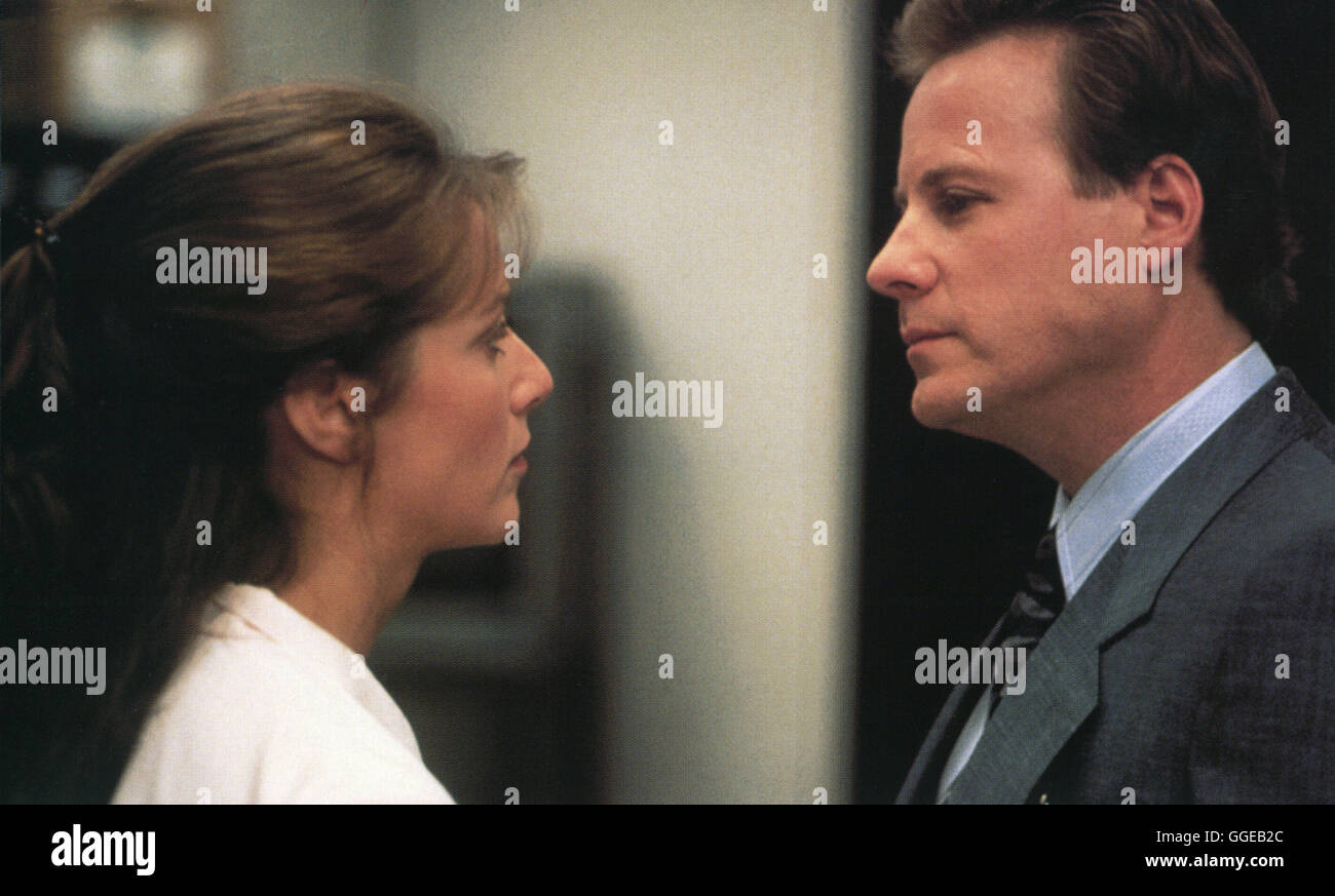 Betrayed 1988 debra winger hi-res stock photography and images - Alamy