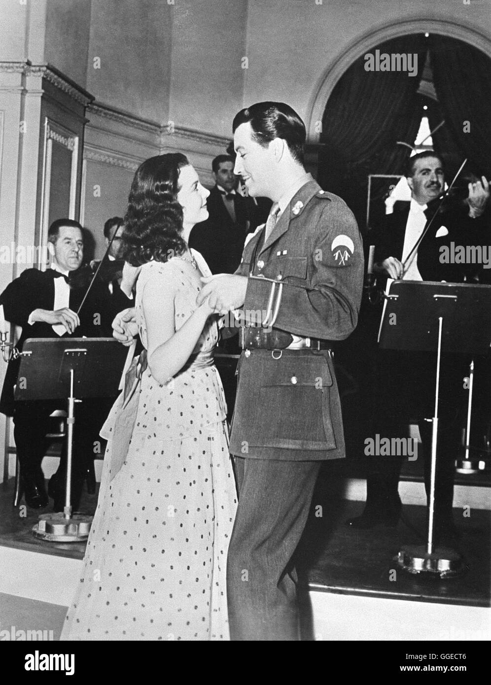 IHR ERSTER MANN / Waterloo Bridge USA 1940 / Mervyn LeRoy Szene mit ...