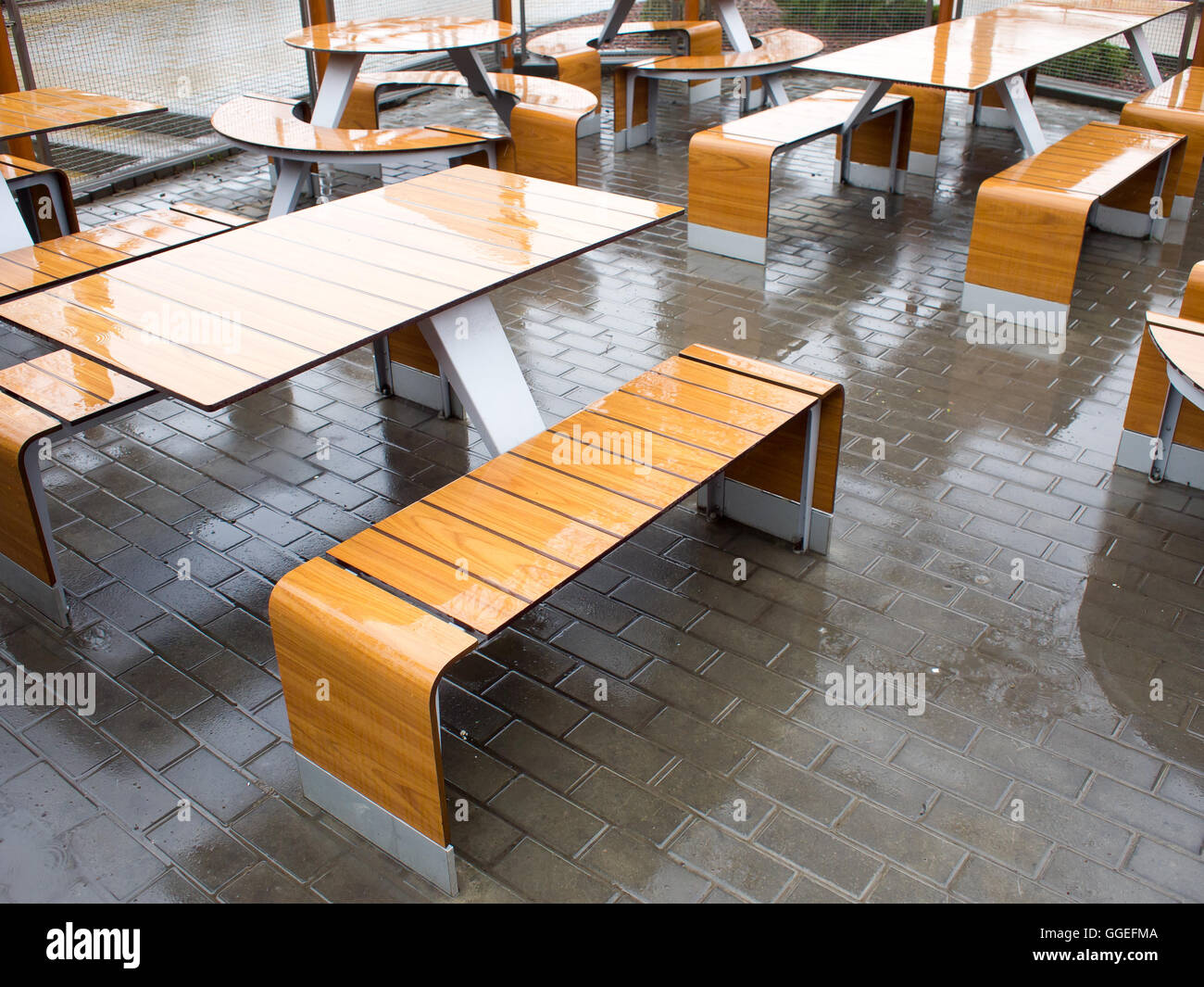 Wet cafe tables hi-res stock photography and images - Alamy