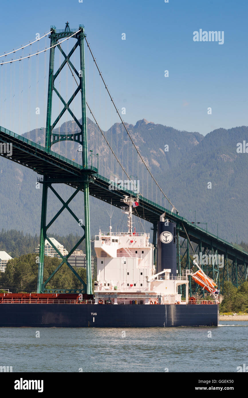 Bulk carrier ship lions gate bridge hi-res stock photography and images ...