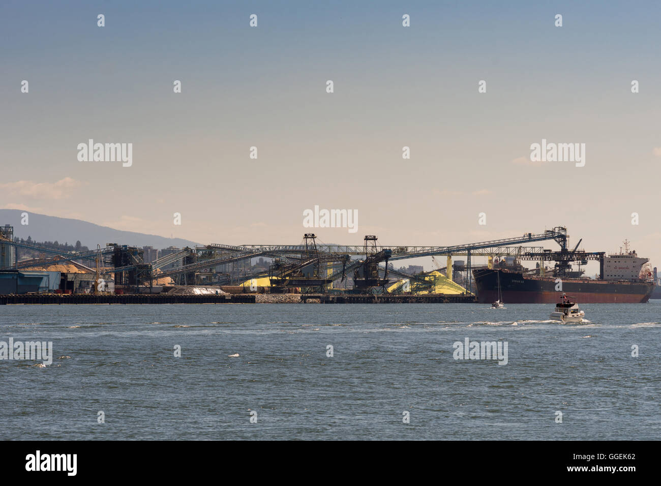 Ship loads hi-res stock photography and images - Alamy