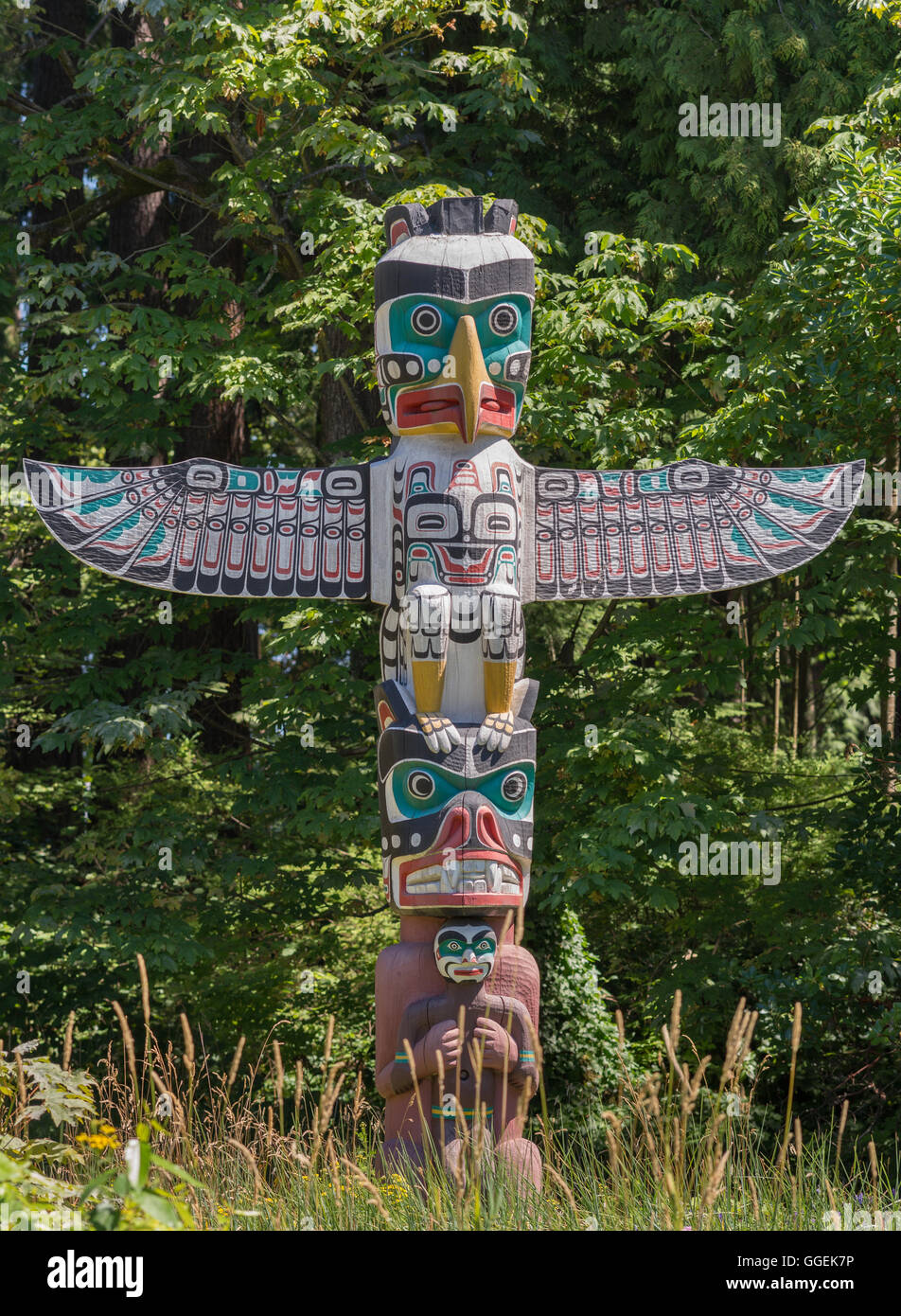 Broad winged totem pole in Vancouver Stock Photo - Alamy