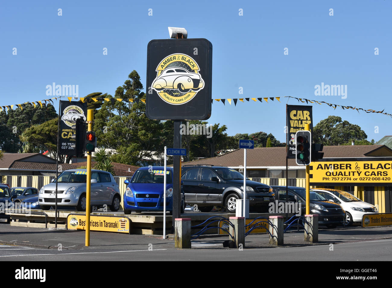 car company store Stock Photo - Alamy
