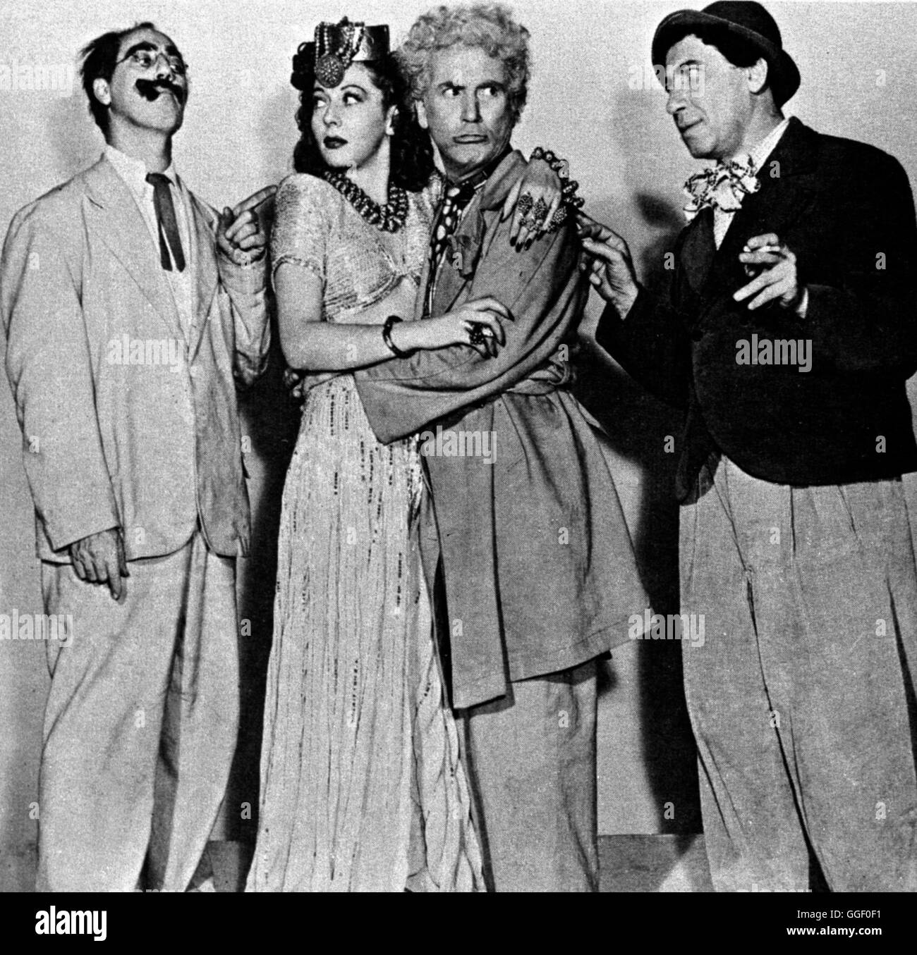 EINE NACHT IN CASABLANCA / A Night in Casablanca USA 1946 / Archie Mayo ...