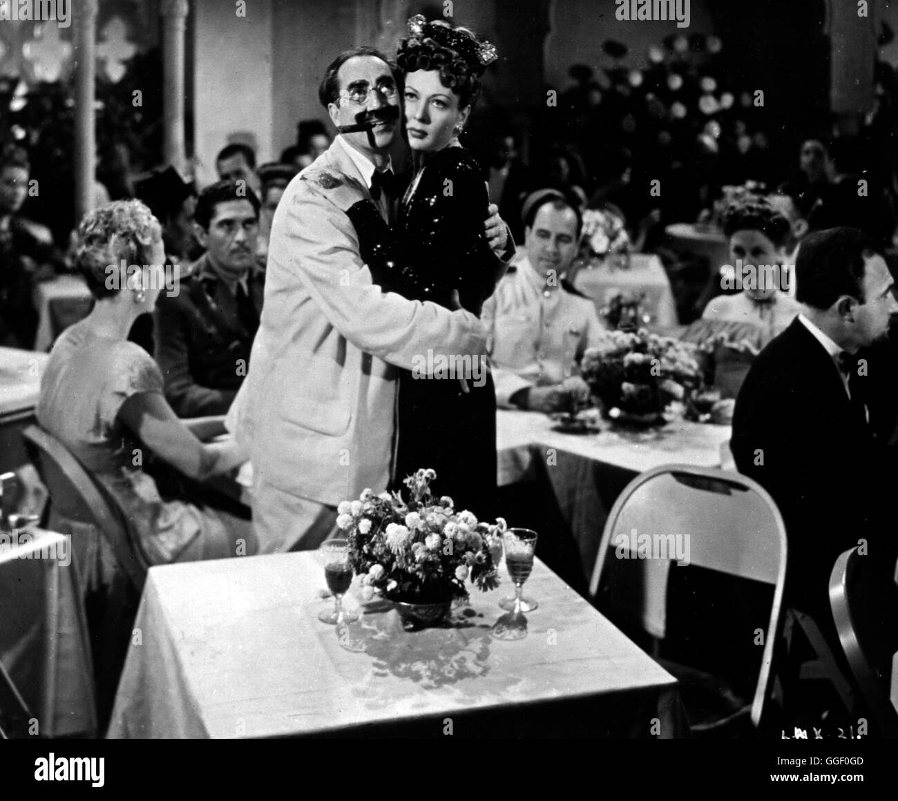 EINE NACHT IN CASABLANCA / A Night in Casablanca USA 1946 / Archie Mayo ...