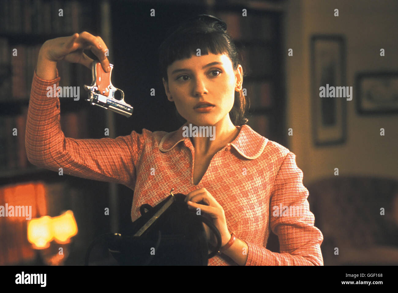 8 femmes f 2002 hi-res stock photography and images - Alamy