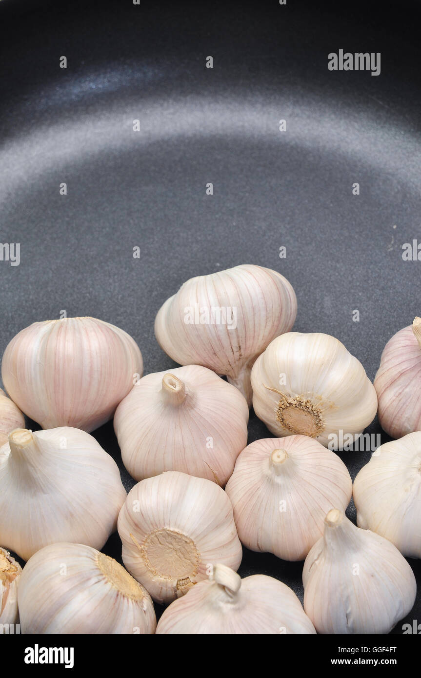 Garlic in the pan Stock Photo - Alamy