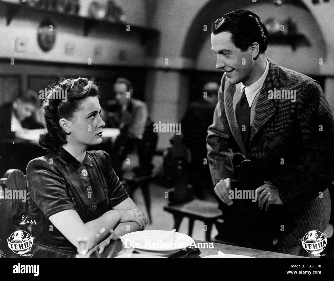 Die kellnerin anna hi-res stock photography and images - Alamy