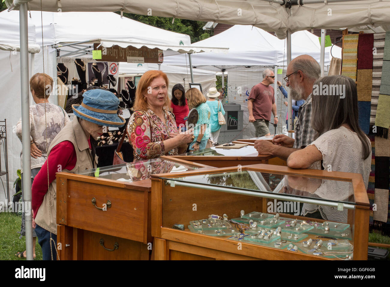 Woman crafts hi-res stock photography and images - Alamy