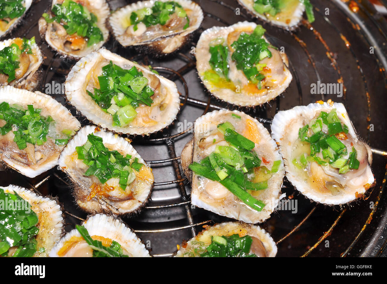 Clams hot on grill hi-res stock photography and images - Alamy