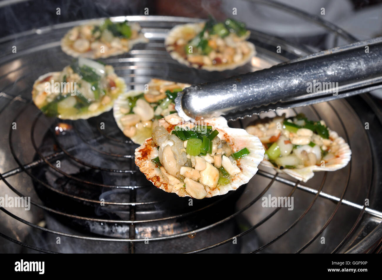 Clams hot on grill hi-res stock photography and images - Alamy