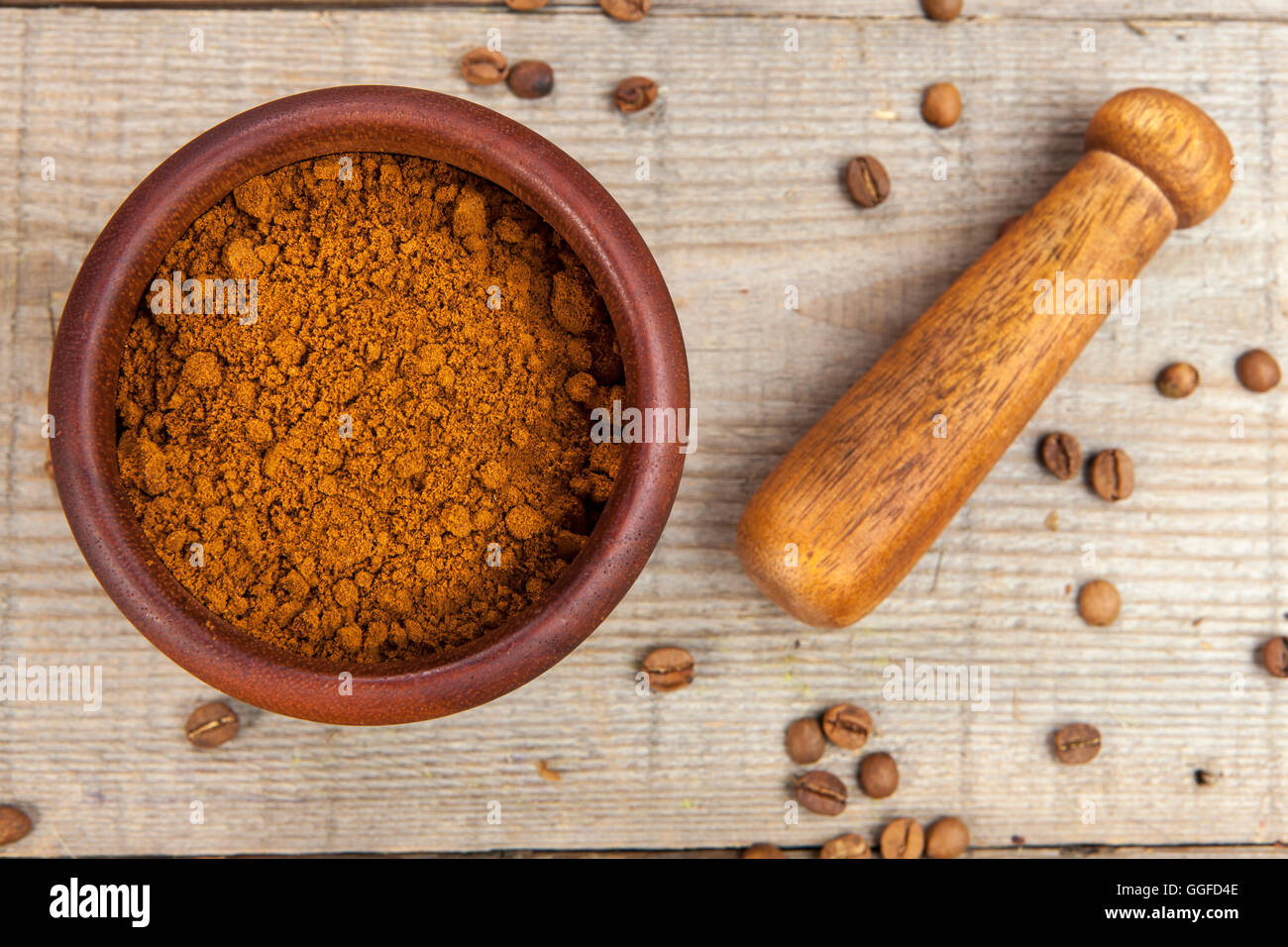 Mortar and pestle with brown coffee and coffee beans Stock Photo - Alamy