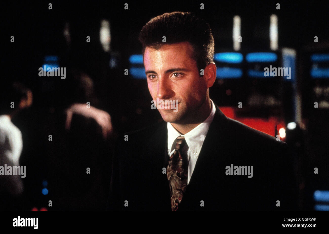 INTERNAL AFFAIRS - TRAU IHM, ER IST EIN COP / Internal Affairs / Mike ...