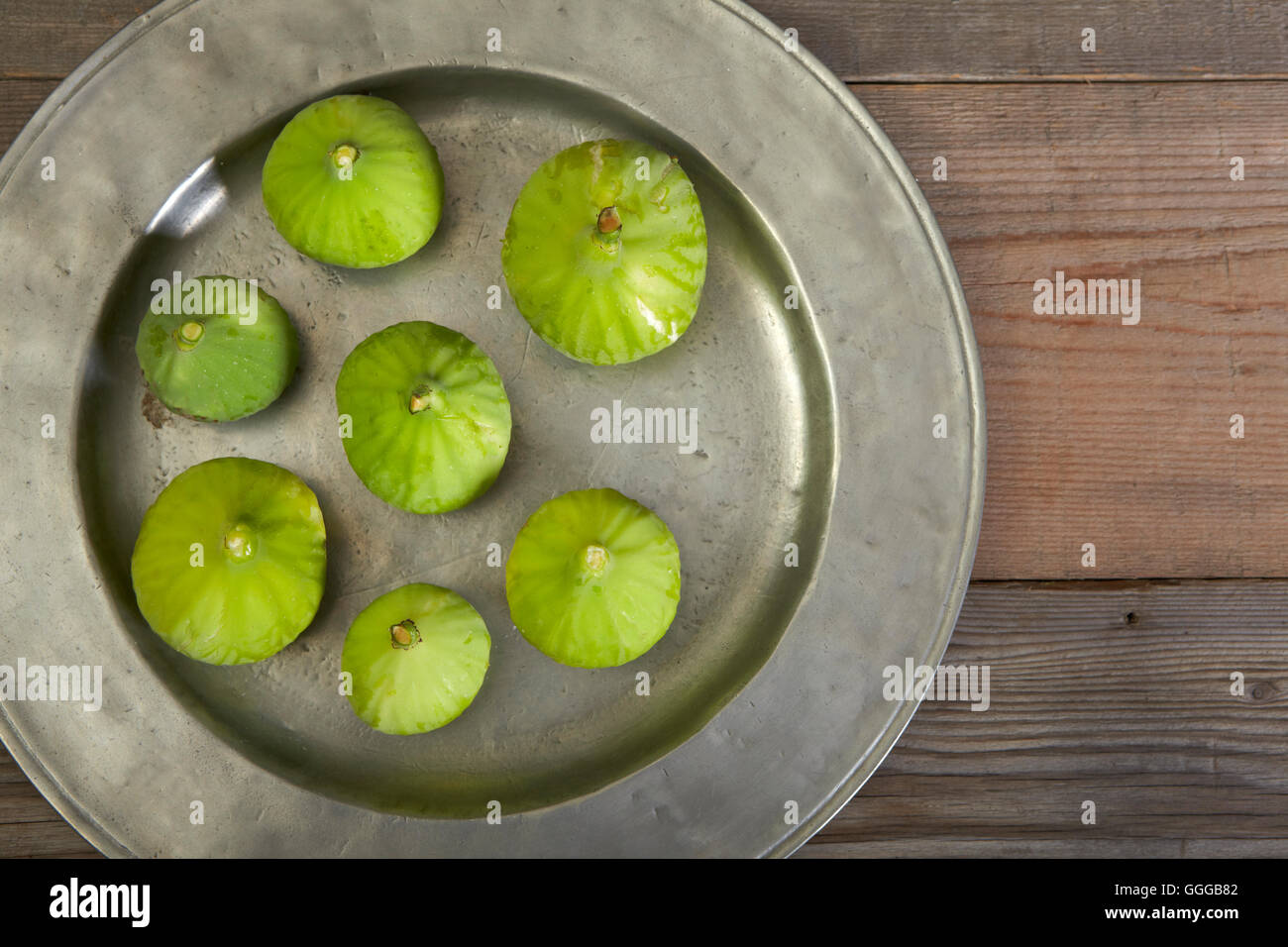 green fresh figs in a metallic plate Stock Photo - Alamy