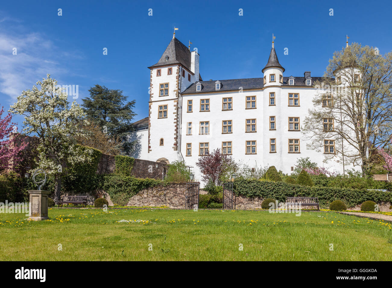 The perl hi-res stock photography and images - Alamy