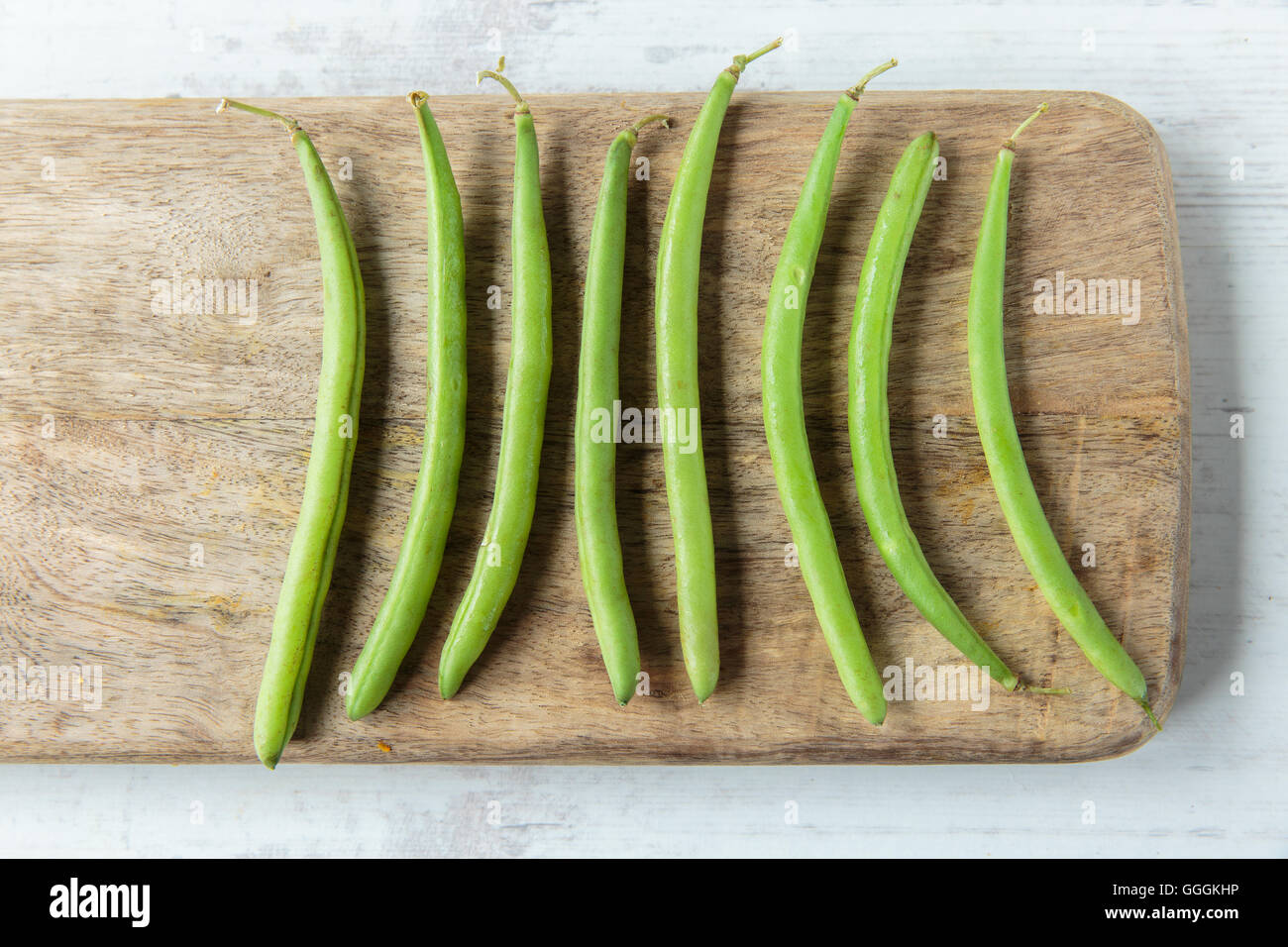 Fresh raw green beans on a chopping board Stock Photo - Alamy