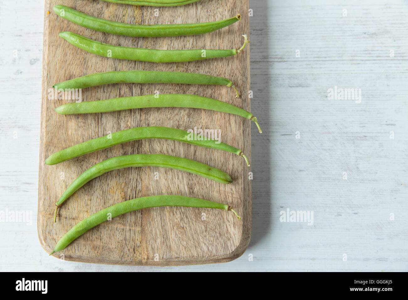 Fresh raw green beans on a chopping board Stock Photo - Alamy