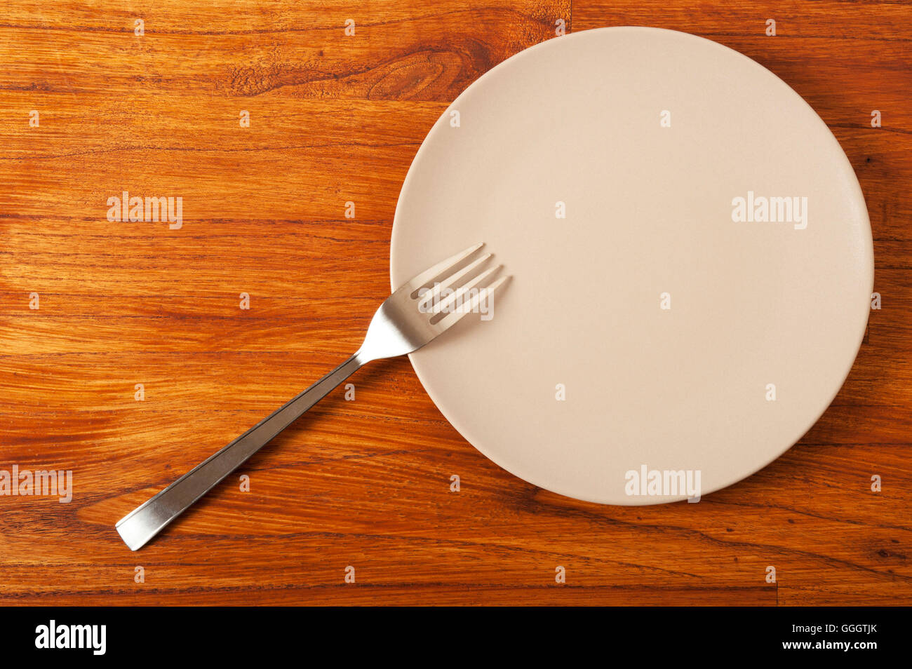 Empty round table hi-res stock photography and images - Alamy