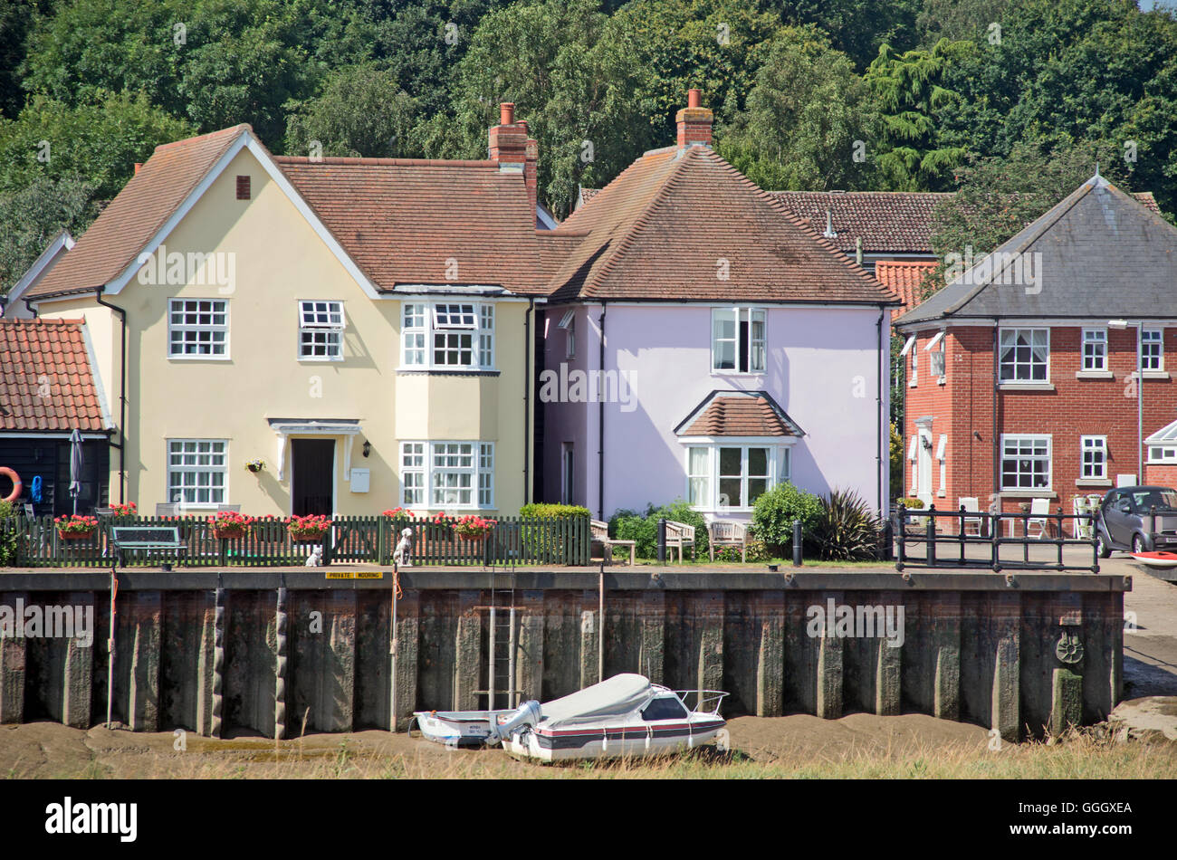 Rowhedge hi-res stock photography and images - Alamy