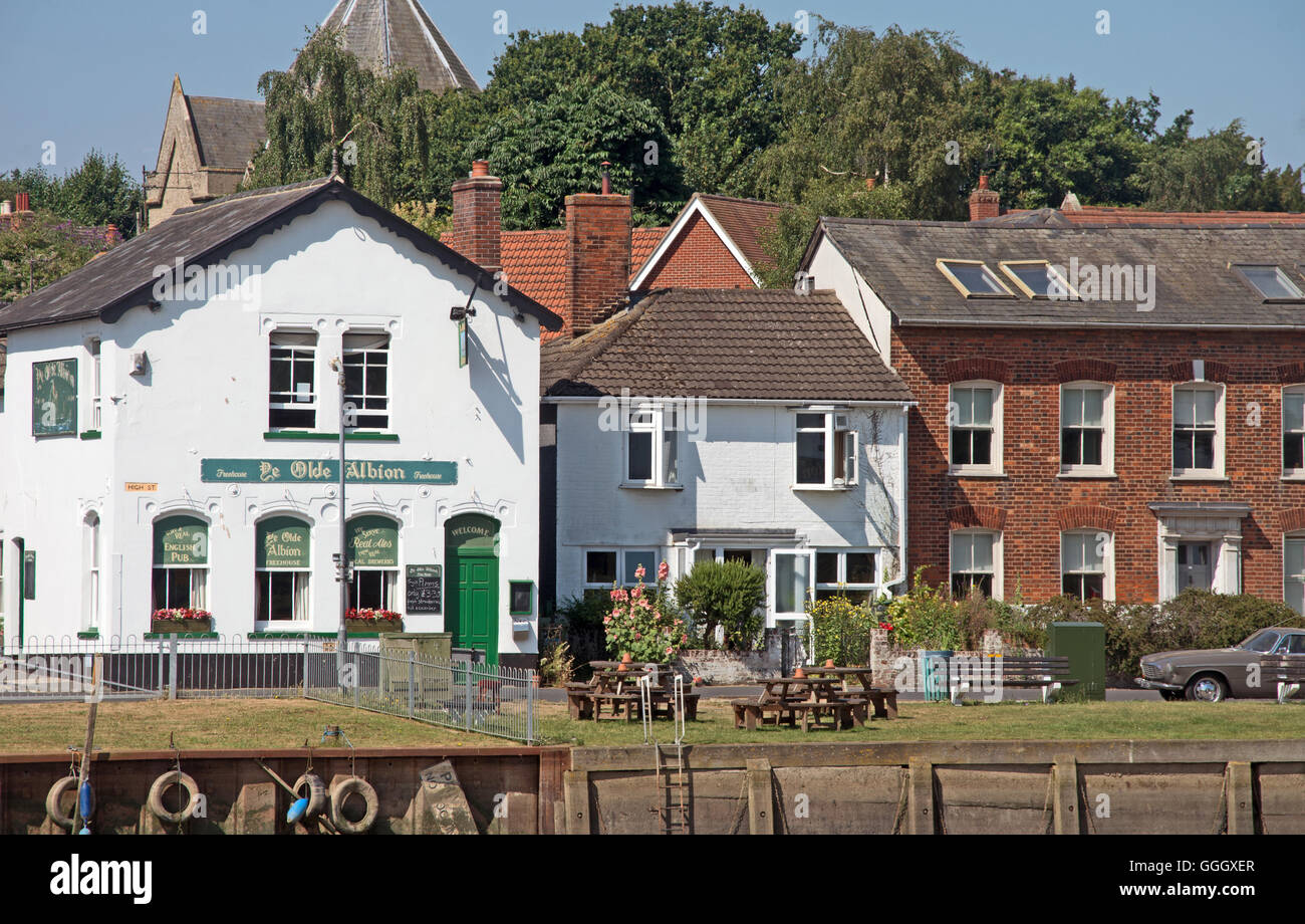 Rowhedge High Resolution Stock Photography and Images - Alamy