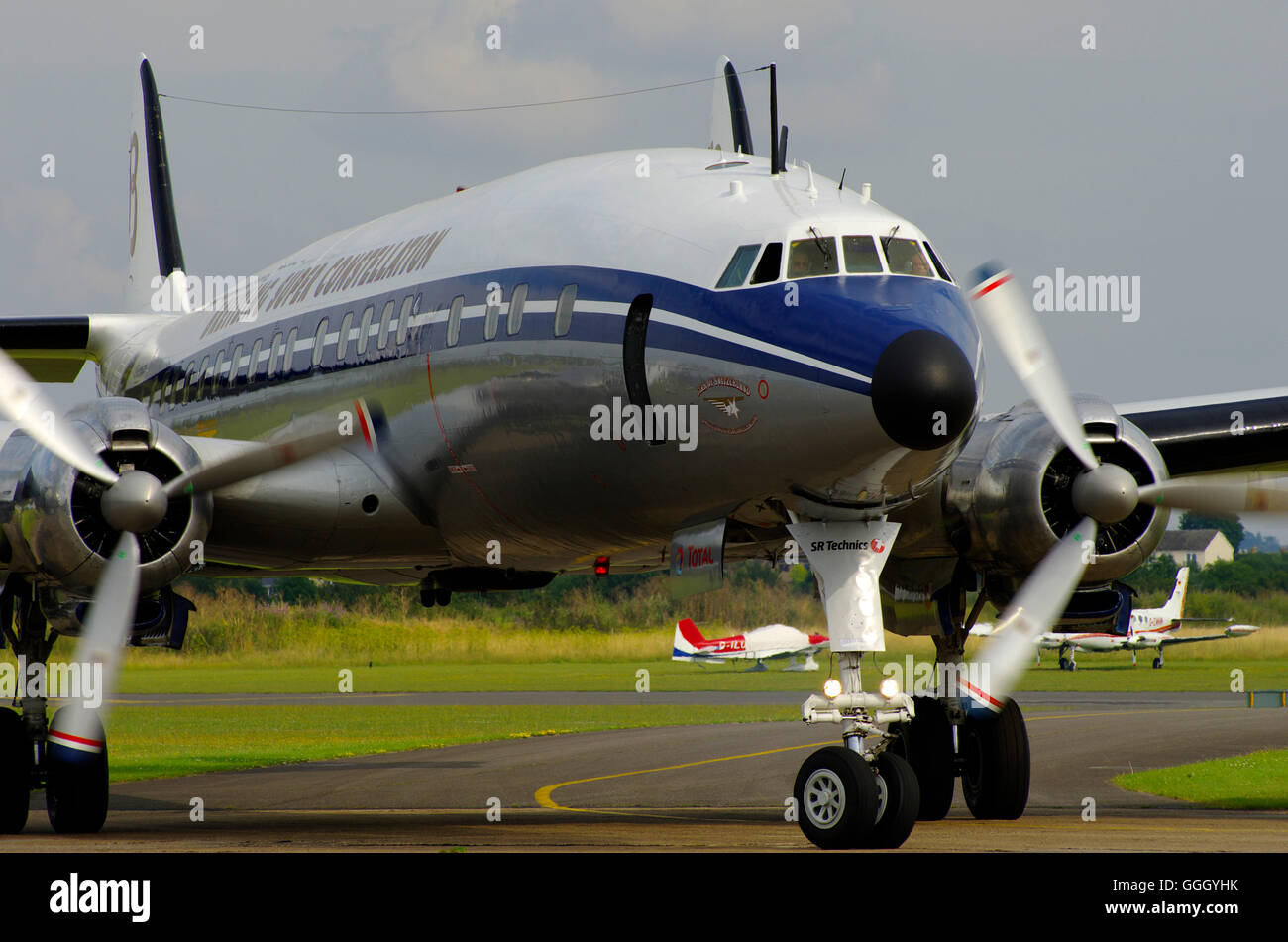 Lockheed super constellation aircraft hi-res stock photography and ...