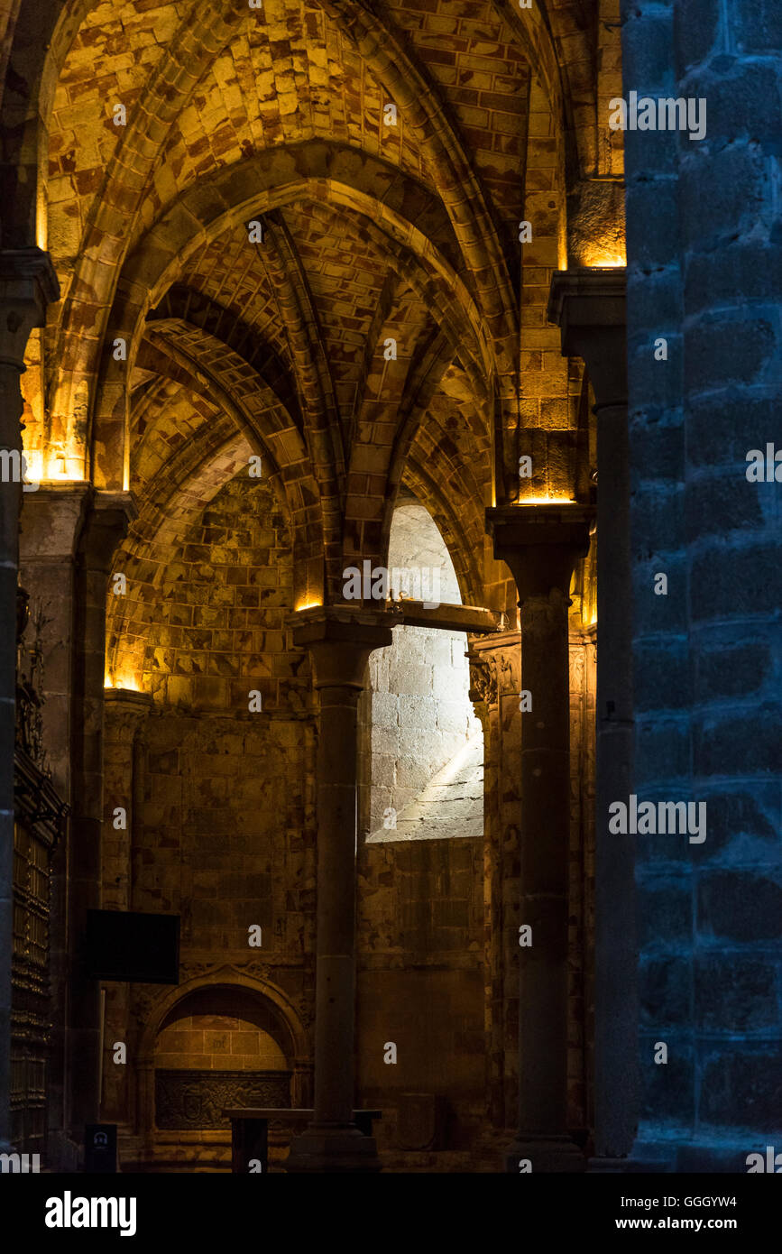 Ambulatory cathedral avila romanesque gothic hi-res stock photography ...