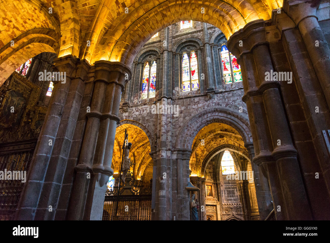 Ambulatory cathedral avila romanesque gothic hi-res stock photography ...