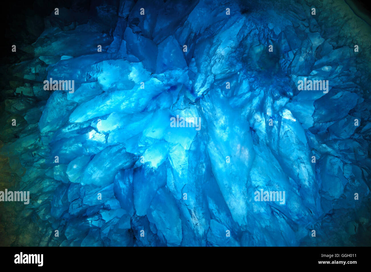 Crystal structure hi-res stock photography and images - Alamy