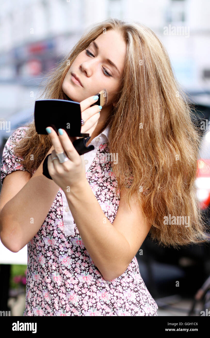 make up on the street Stock Photo - Alamy