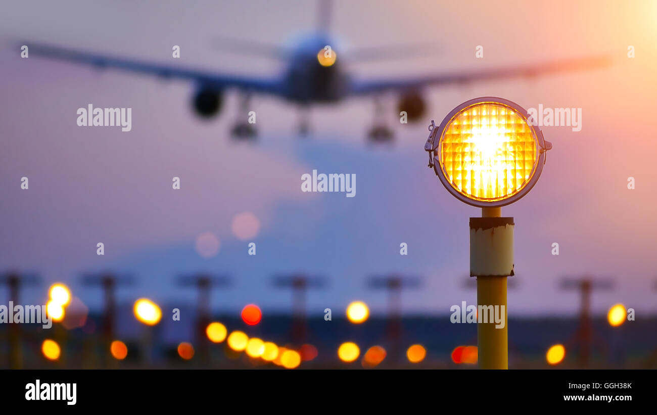 Plane passes overhead Stock Photo - Alamy