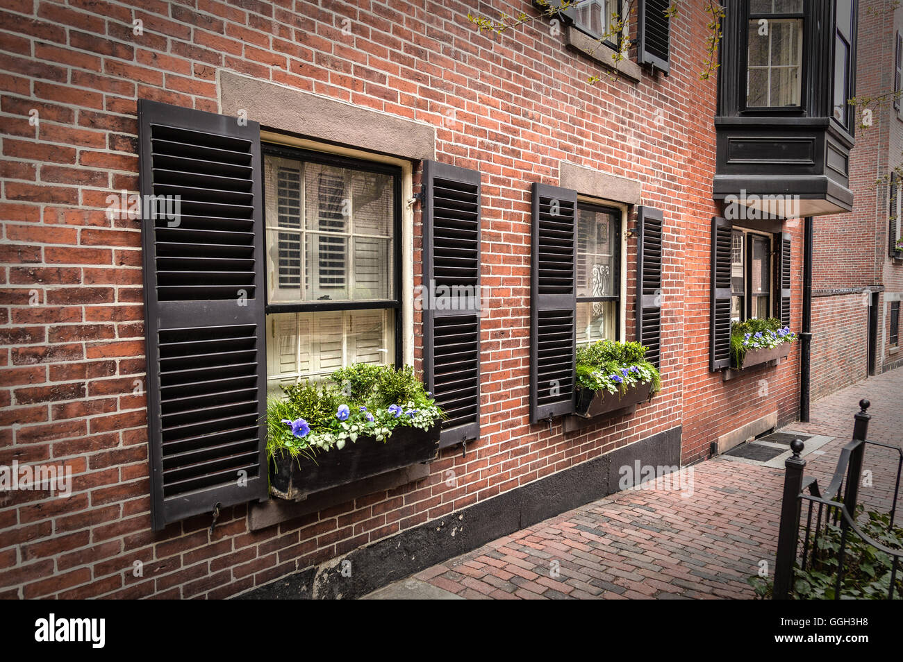 Three red brick windows hi-res stock photography and images - Alamy