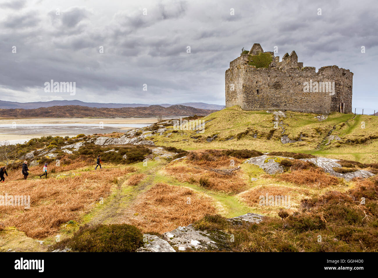 Castle tioram hi-res stock photography and images - Alamy