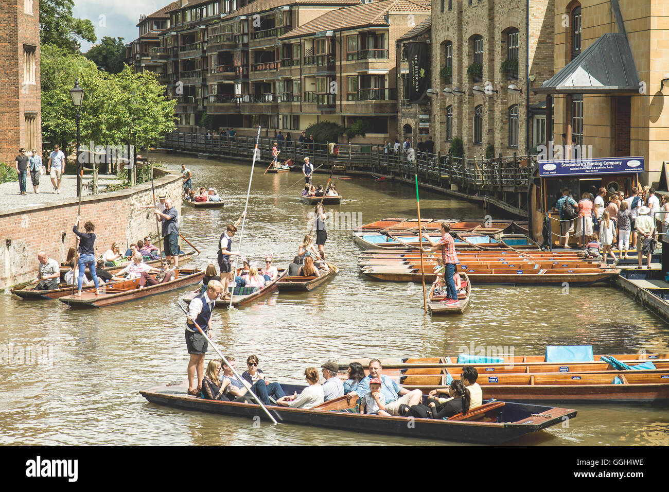 Cambridge view of the River and people having fun punting in a sunny ...