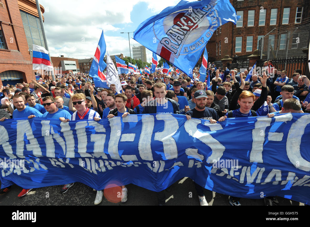 Rangers fans march to Ibrox stadium before the Ladbrokes Scottish ...