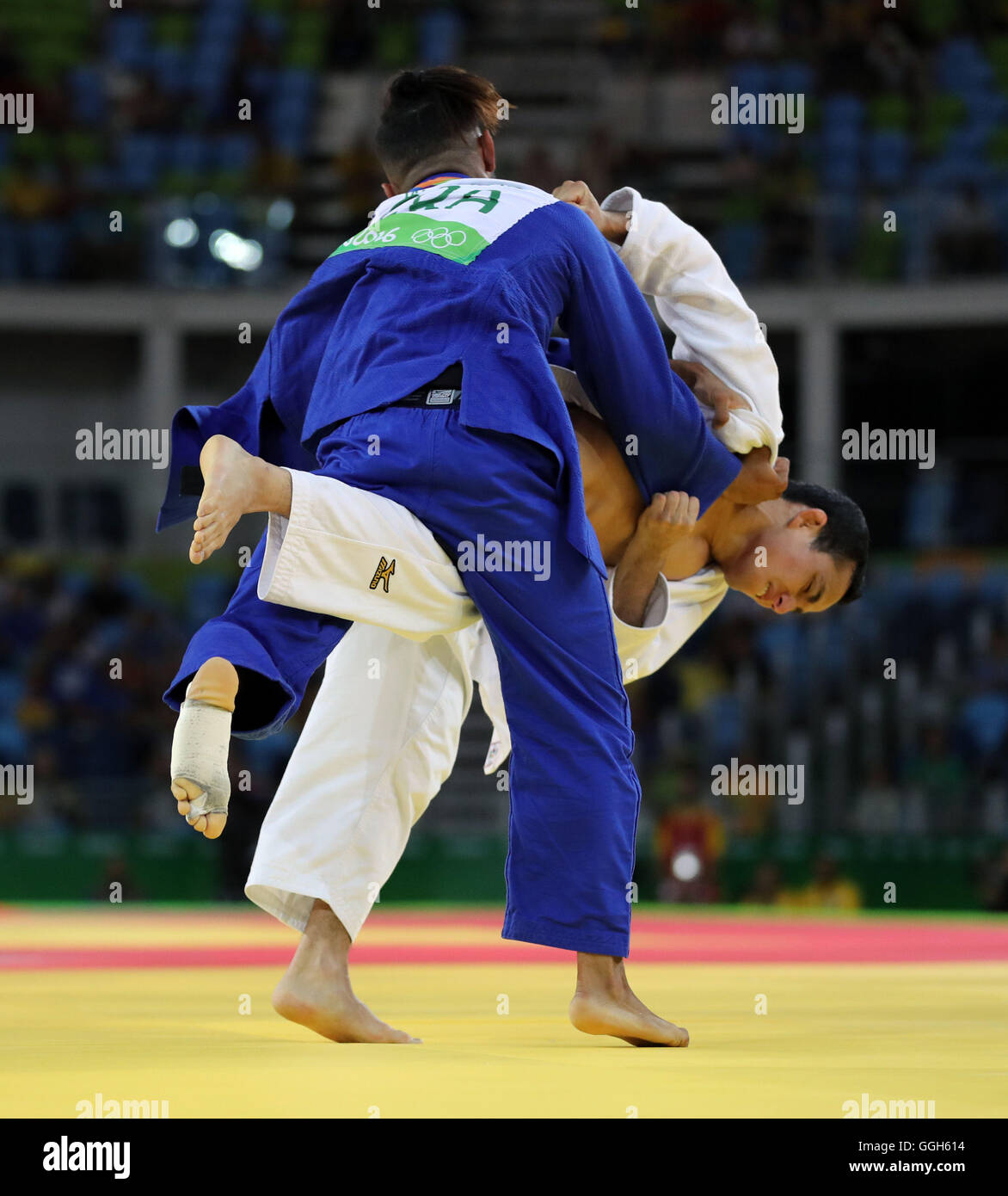 Brazil's Felipe Kitadai takes on France's Walide Khyar (left) in the ...