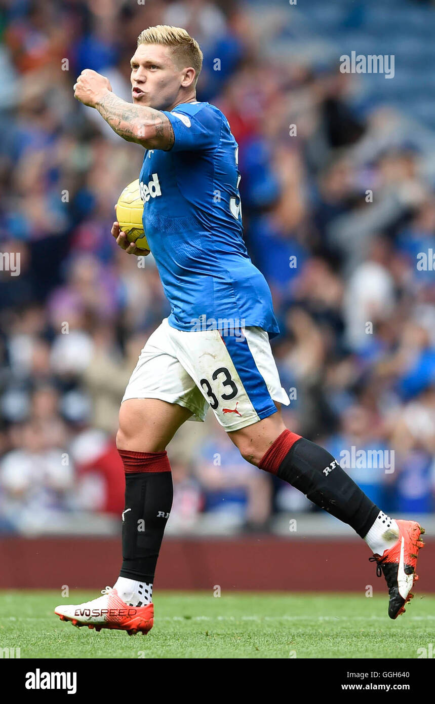 Rangers' Martyn Waghorn celebrates after scoring the equalising goal ...