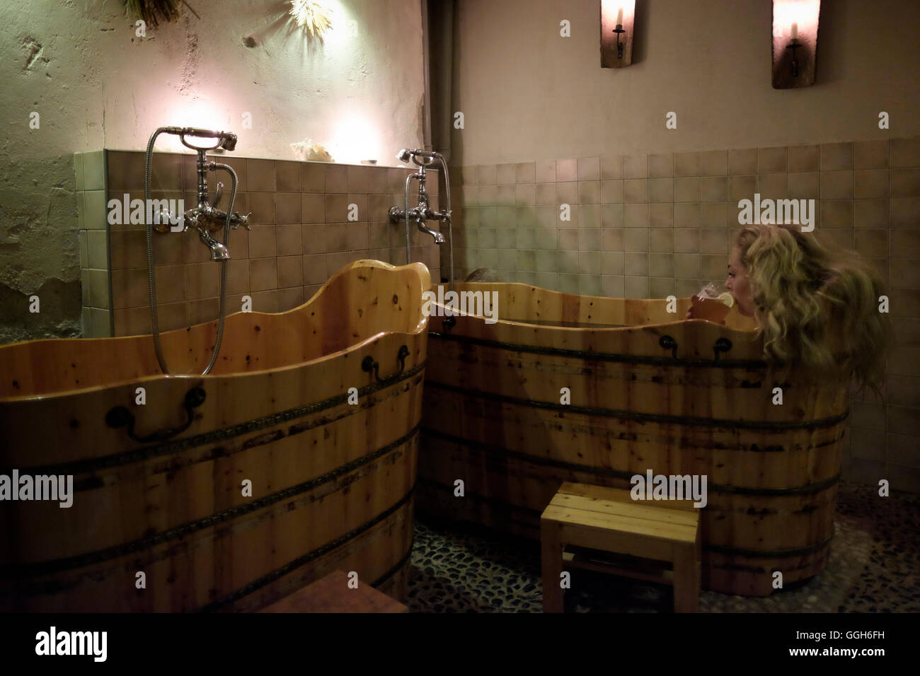 Beer bath spa hi-res stock photography and images - Alamy