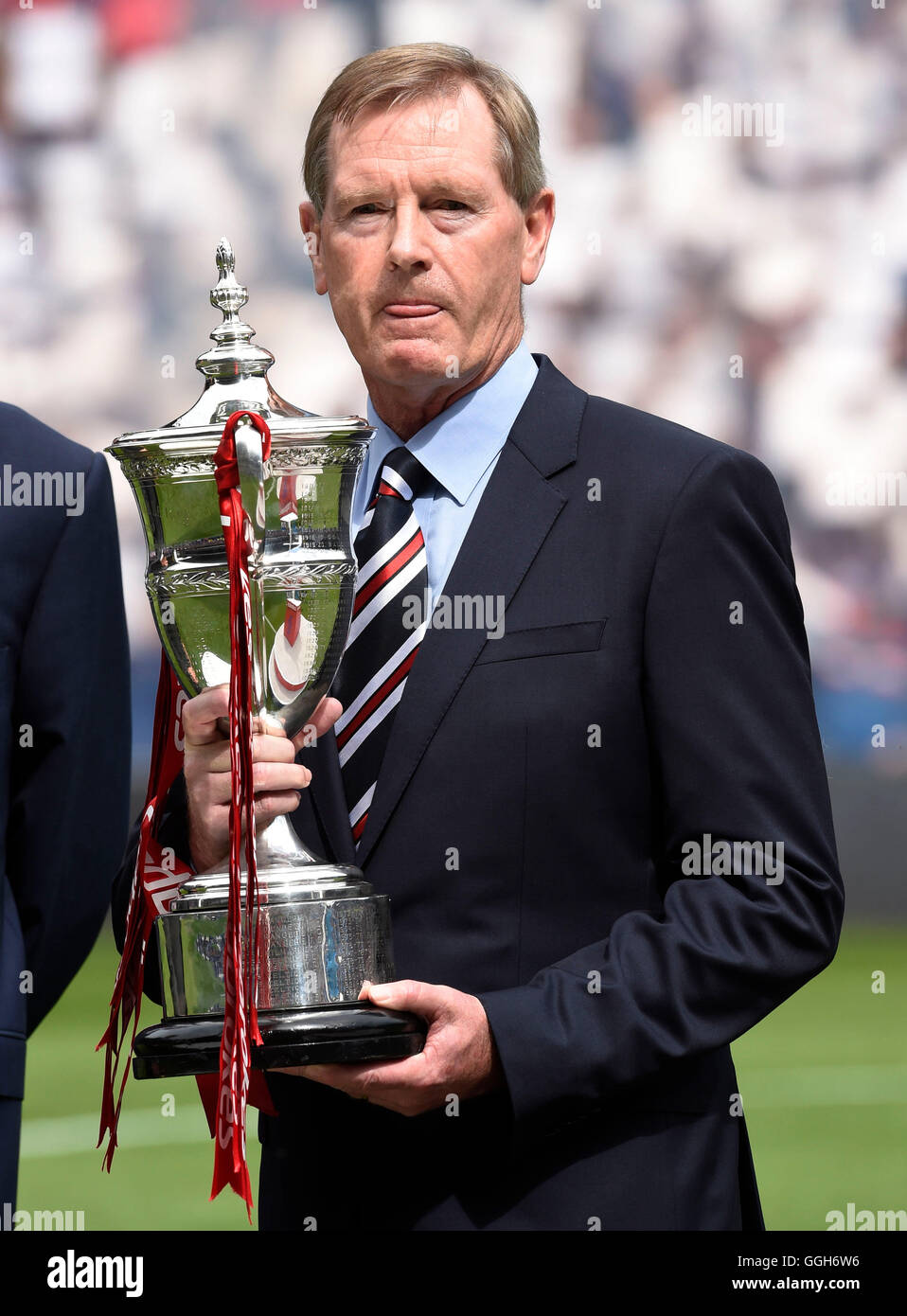 Rangers scottish premiership trophy hi-res stock photography and images ...