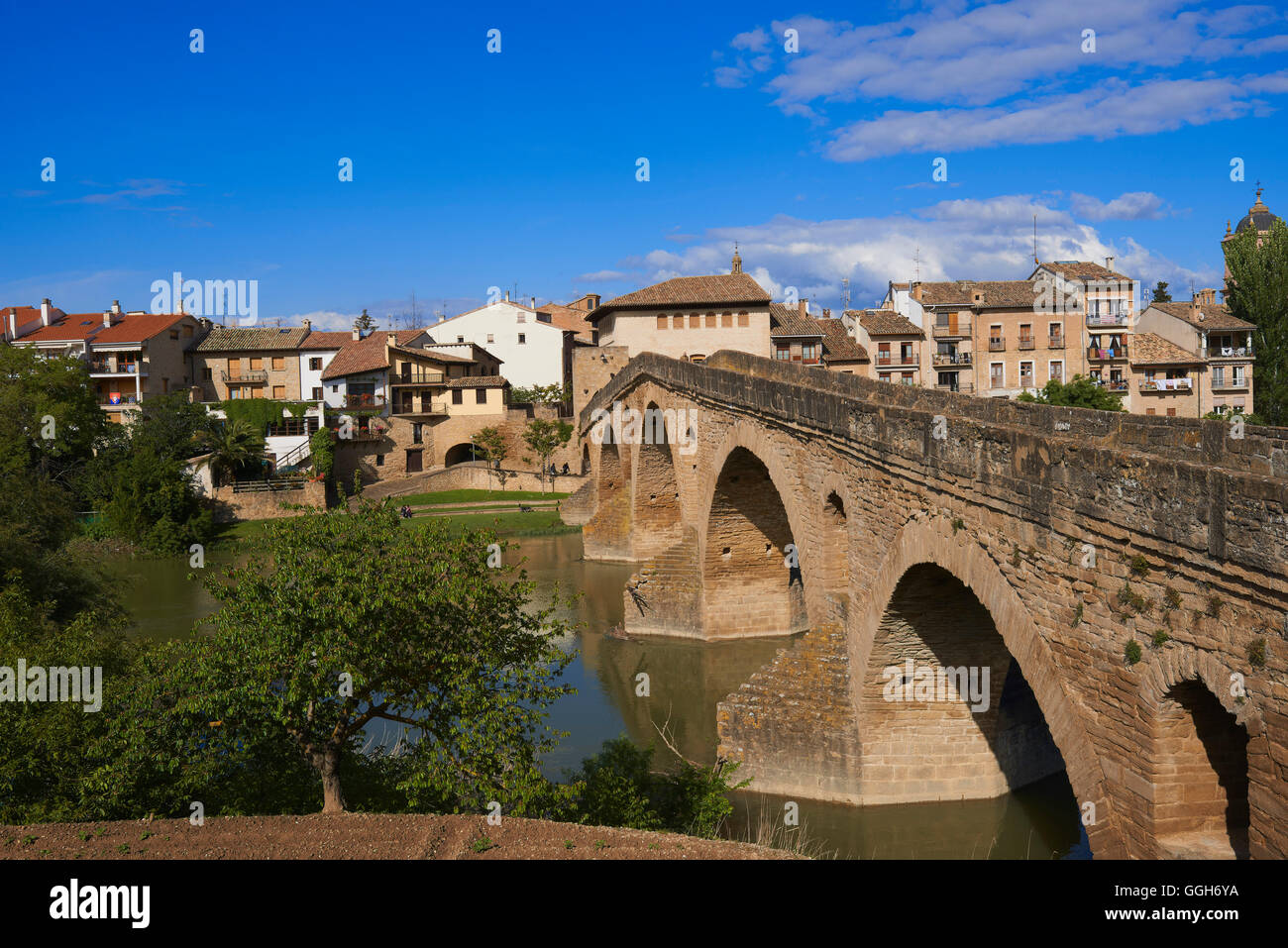 Road to Santiago, Puente la Reina, Gares, Medieval bridge, Arga River ...