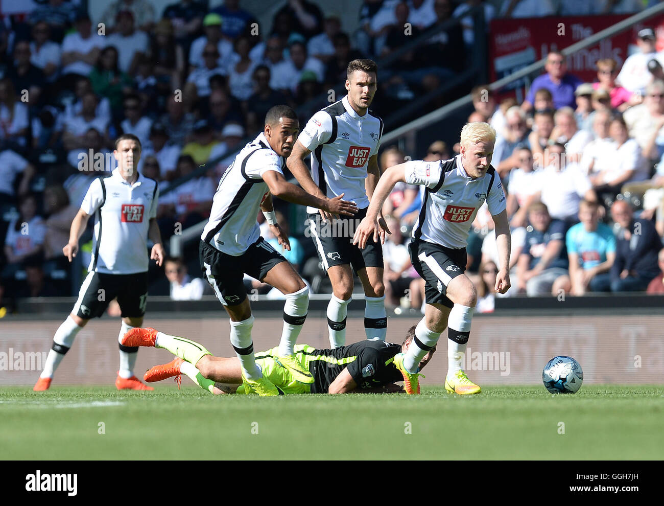 Derby County's Will Hughes (right) beats Brighton & Hove Albion's Glenn ...