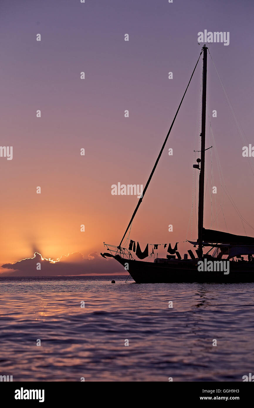 Sailboat at sunset hi-res stock photography and images - Alamy