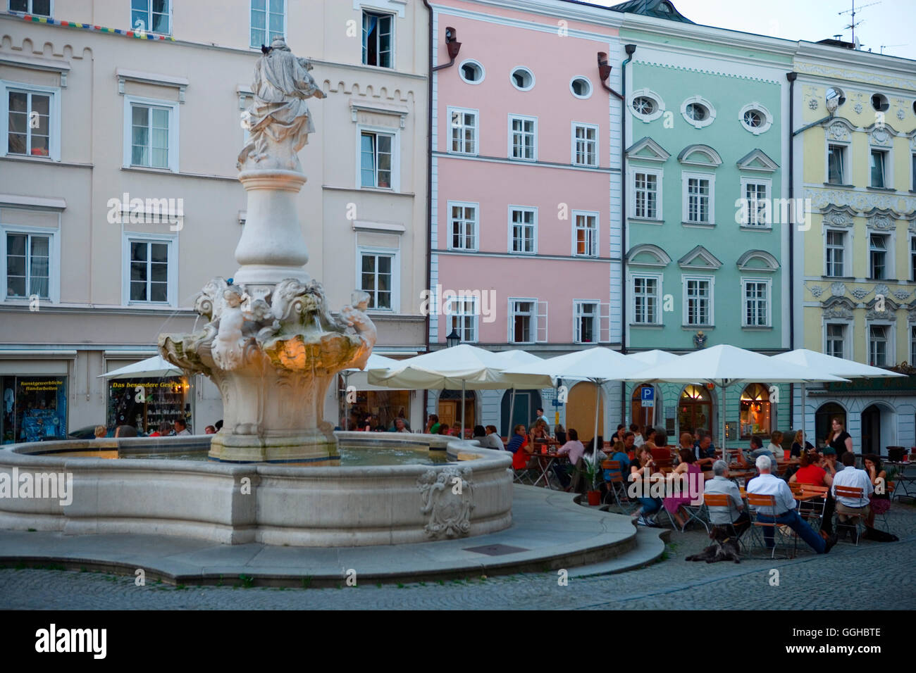 Residenzplatz and Wittelsbacher fountain, Passau, Lower Bavaria ...