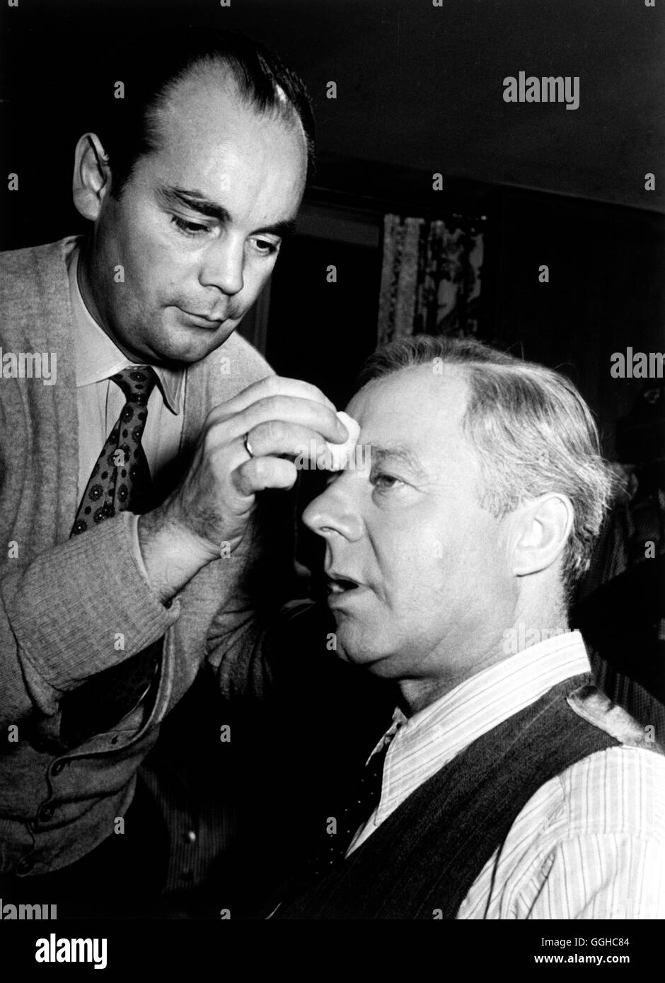 Heinz Rühmann bei der Maske Stock Photo - Alamy